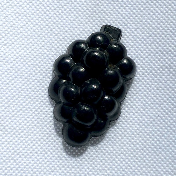 Kitchen | Vintage Plastic Grapes Magnet | Poshmark